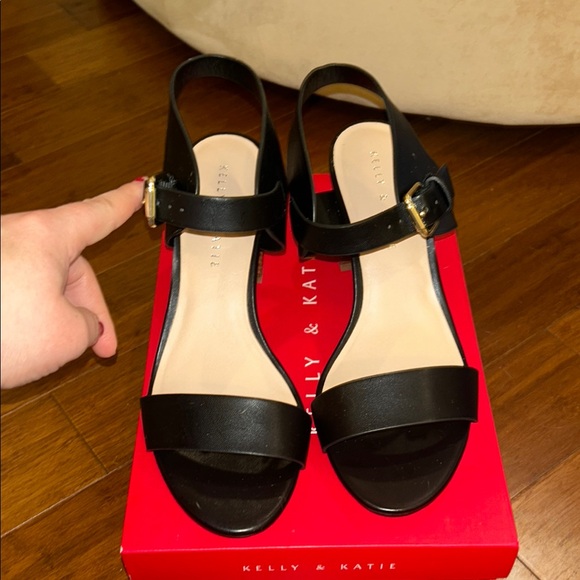 Kelly & Katie | Shoes | Kelly Katie Black Sandals With Sleek Design ...
